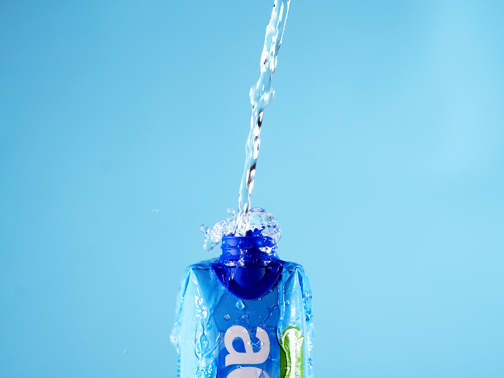 Ly Group - Ly Company Group - Water bottling plant in carton.